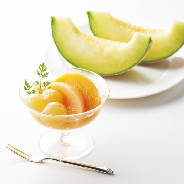 豊潤な甘さと気品ある香りが際立つクラウンメロンと、フルーツの美味しさをそのまま封じ込めたシロップ漬です。■仕様： ・内容量：クラウンメロン 1玉（1.2kg）、フルーツコンポート（清水白桃×2、ニューピオーネ・中山金桃・ツインピーチ） 各3...