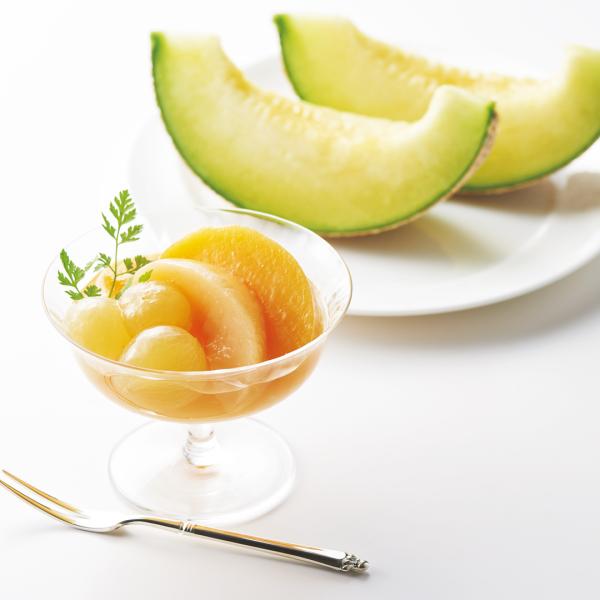 豊潤な甘さと気品ある香りが際立つクラウンメロンと、フルーツの美味しさをそのまま封じ込めたシロップ漬です。■仕様： ・内容量：クラウンメロン 2玉(計2.6kg）、フルーツ瓶詰め(シャインマスカット・ニューピオーネ・清水白桃・中山金桃・ヤーリ...