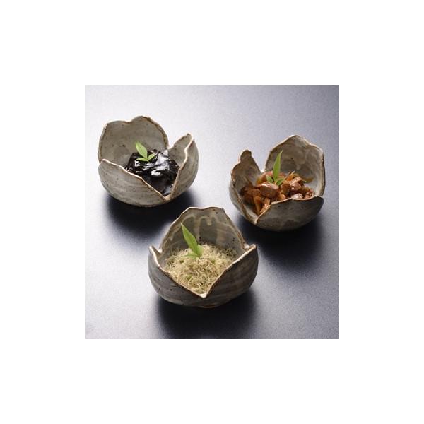 人気のちりめん山椒、きんぴらまぐろ、椎茸昆布のセット！お酒のおつまみにも、ご飯のお供にも、料亭の味を食卓に贈る！場面を選ばないすっきりとしたパッケージでご用意しておりますので、様々なご用途にご利用いただけます。■仕様：セット内容ちりめん山椒...