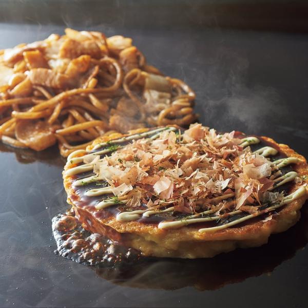 昭和48年創業。お好み焼の本場、大阪で評判の「千房」の品々。浪速の食文化が育んできた伝統の味を活かし、さらに磨きをかけたこだわりの味をご家庭でお楽しみください。■仕様： ・内容量：豚玉・イカ玉・ねぎ焼・たこ焼×各2、もちチーズ×1、イカ豚ミ...