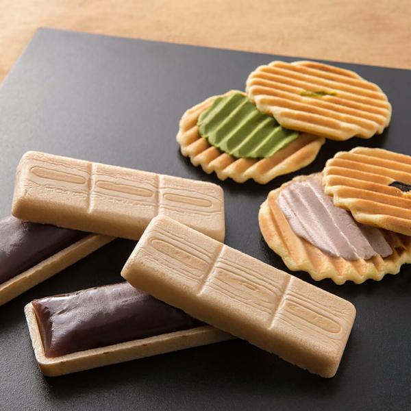 ■花園最中皮の香ばしさと餡の風味が引き立つ手づくり最中です。■花園煎餅口ほどけの良いザックリした歯ごたえの波型クッキー生地にオリジナルの小倉クリームと抹茶クリームをサンドして仕上げた洋風煎餅です。各種ご用途に：内祝い 結婚内祝い 出産内祝い...