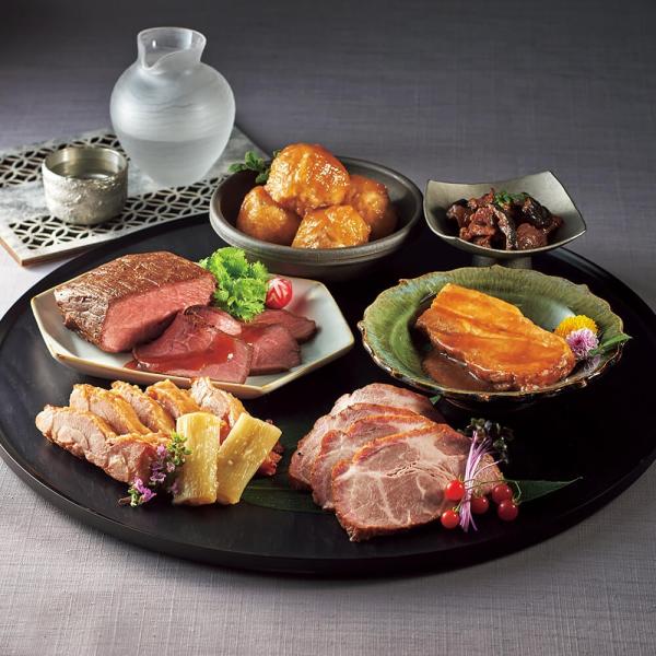 東京・恵比寿にある「賛否両論」店主・笠原将弘氏監修による、肉を使ったこだわりの和惣菜の詰合せ。個性豊かな味わいをお楽しみください。■仕様： ・内容量：ローストビーフ（もも） 210g・ゆず風味ソース 60g・つくねの蕪みぞれ仕立て 180g...