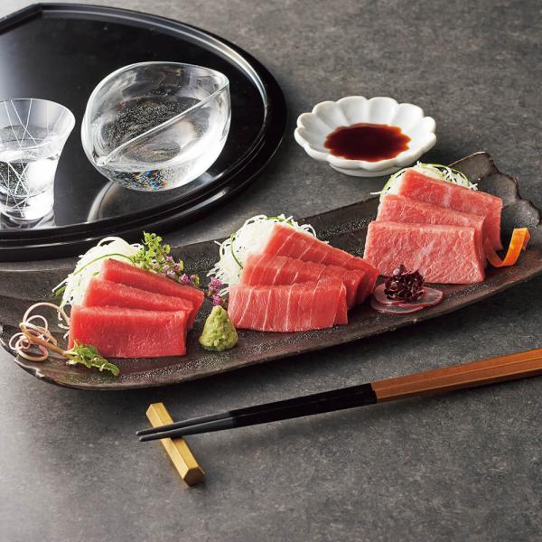 脂がのった大とろ、赤身と脂が楽しめる中とろ、コクのある赤身の3種類の詰め合わせ。本まぐろの美味しさを存分にお楽しみください。■仕様： ・内容量：大とろ×2（計400g）、中とろ×2（計400g）、赤身×2（計400g）、わさび25g・原産地...