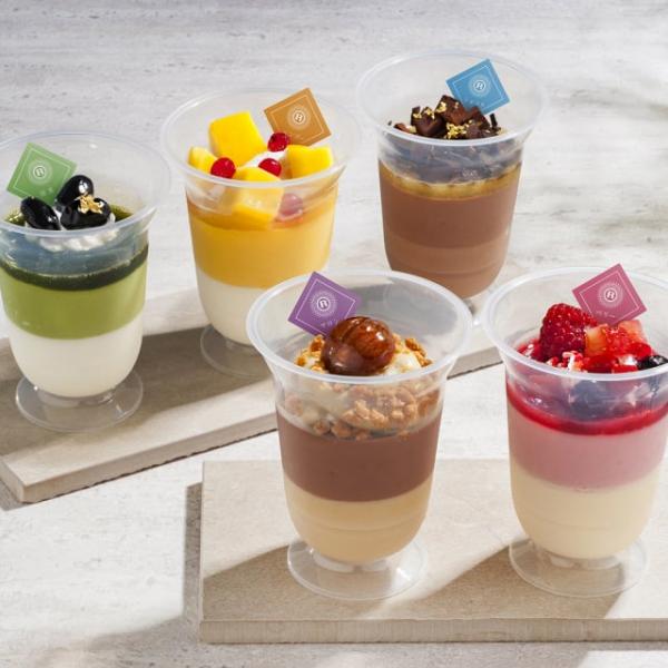 色とりどりの果実やチョコ・ナッツなどを飾りつけた素材感たっぷりのパフェ風スイーツです。 ご家族やご友人の集いにぴったりの華やかなギフトセットです。■仕様:・内容量：ベリー・マンゴー・ショコラ・抹茶・マロン×各1(計5)・特定原材料：小麦・卵...