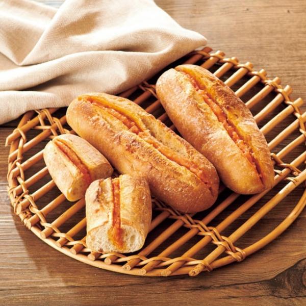 ライ麦と石臼挽きの小麦粉を配合して作ったパンに「やまや」の辛子明太子使用のフィリングをサンド。解凍して焼くだけの手軽さ。■仕様:・内容量：明太フランス×10・賞味期限：冷凍240日・特定原材料：卵・乳・小麦・配送形態：冷凍