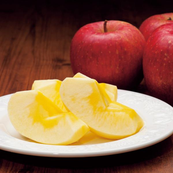 土からこだわり大事に育てた糖度14度以上のサンふじ。産地の山形県はおいしいフルーツがとれることでも有名。酸味と甘みのバランスに優れた味と香りをお楽しみ下さい。■仕様:・内容量：12〜18玉（計5kg）・お届け期間：12月上旬〜1月下旬・原産...