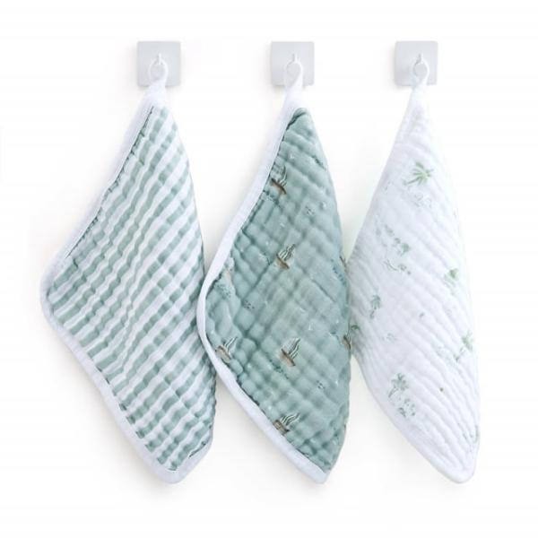 柔らかい肌触りで赤ちゃんのお肌にも優しいウォッシュクロス（タオル）はお風呂の時間に欠かせません。お風呂以外でも、お口ふき、よだれふき、背中の汗取りなどに活躍します。また、ループ(わっか)が1箇所についているので、ちょっと引っ掛けるのに便利で...