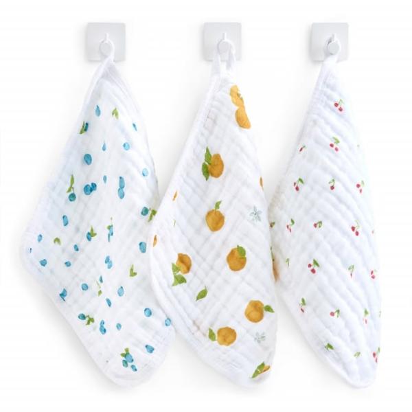 柔らかい肌触りで赤ちゃんのお肌にも優しいウォッシュクロス（タオル）はお風呂の時間に欠かせません。お風呂以外でも、お口ふき、よだれふき、背中の汗取りなどに活躍します。また、ループ(わっか)が1箇所についているので、ちょっと引っ掛けるのに便利で...