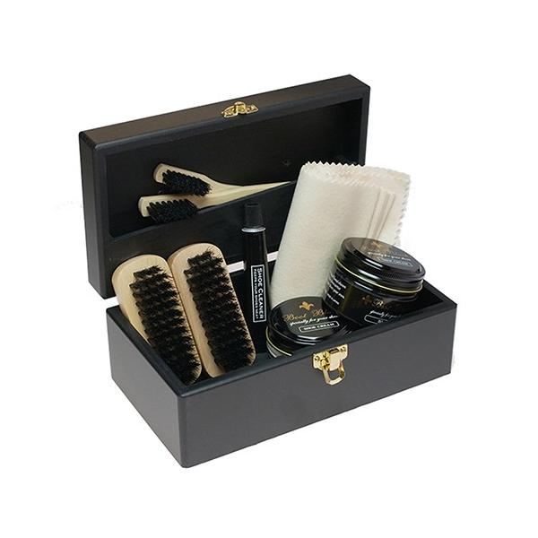 伝統を今に生かす、プレミアムシューケアの提案タンナー様から靴小売り店様にいたるまで、すべての皮革関連業態に90年以上の長きに渡り、靴仕上げ剤・靴クリームを提供してきた株式会社コロンブスが、その知識と開発力を結集して作り上げた、ジャパンメイド...