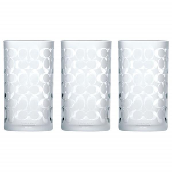 コーチのアイコニックなシグネチャー・ロゴをフロスト加工でプリント。高級感のある落ち着いた仕上がり。コーチは、1941年にニューヨークで創立されたグローバルファッション・ブランドです。クリエイティブ・ディレクターのスチュアート・ヴィヴァースの...