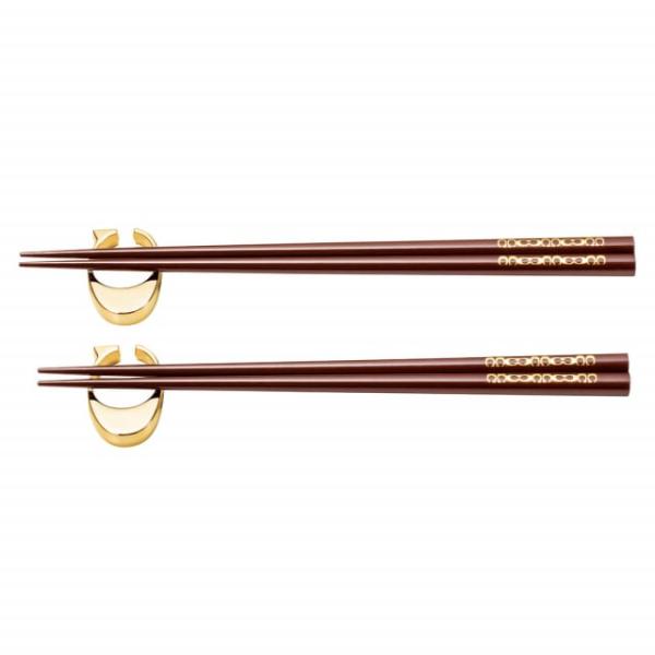 大切なひととの上質な時を。シンプルで使いやすいスマートなデザインの箸と重厚で存在感のある輝きを放つ箸置き。食卓をさらに上質なものへと演出します。コーチは、1941年にニューヨークで創立されたグローバルファッション・ブランドです。クリエイティ...