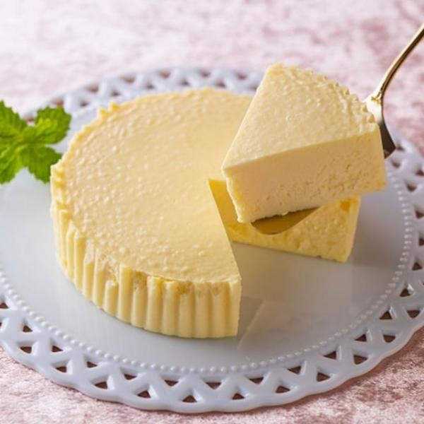 鎌倉山チーズケーキ１０７１年創業当時から美味しいローストビーフを作る事にこだわり続けているお店。鎌倉山のチーズケーキはクリームチーズとサワークリームを贅沢に使用し低温で時間をかけて焼き上げることでベイクドなのにレアのような滑らかな食感を実現...