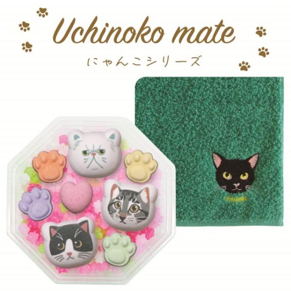 今治製でやわらかな触り心地のハンカチにはかわいいニャンコのワンポイント刺繍入。カラフルな金平糖と、猫や肉球の形のラムネがセットになりました。ラムネは、なんと和三盆糖入りの上品甘さで落雁のような製法で作ったこだわりのお菓子！※ネコ柄のラムネは...