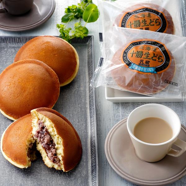 十勝産小豆を使用したあんにホイップクリームをブレンドしたトロリとしたあんが特徴のどら焼きです。内容：卵・乳・小麦・大豆生産国：日本賞味期限／消費期限：製造日より冷凍365日配送・お届け形態：冷凍ご注意：・北海道・沖縄県・離島の方は別途送料が...