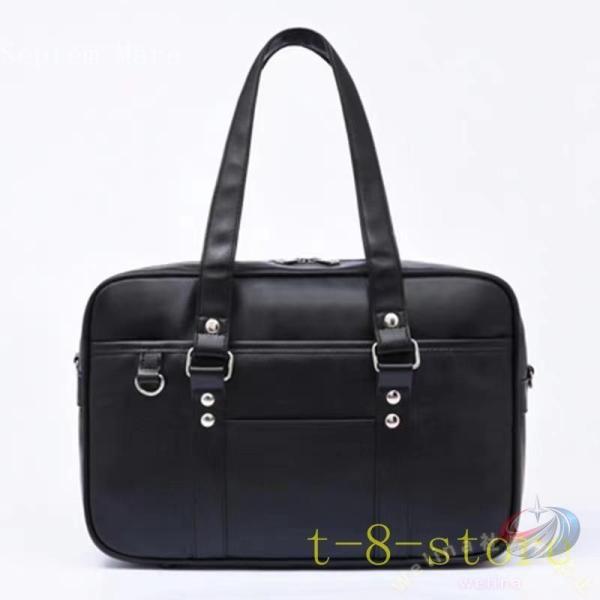 ●人気の合成皮革製スクールバック●(キャンディーシュガー)●通学に、サブバッグにも最適な定番サイズです●ブランドロゴをあしらったローレルクラウン●裏地はグレーベースにホワイトのブランドロゴ●開口部は大きく開き、Wファスナーで開け閉めが楽です...