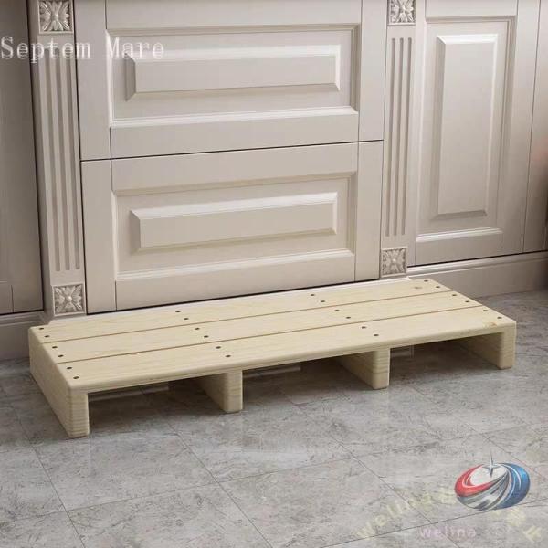 【高品質素材】玄関台は天然松材でできており、クリアな質感、硬い質感、長寿命です。 環境に優しいワニス、防水性と耐摩耗性，背板や横板もないデザインなので通気性が良く湿気やにおいがこもりません。【滑り止めフットパッド】ステップ台の木製脚の底には...