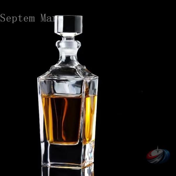 ?【高品質素材】当社のデキャンタは、高品質の鉛フリークリスタルガラスを手吹きし、きめが細かく、透き通った、心地よい手触り、美しい形、そして独創的な素材で作られています。?【全体のデザイン】ウイスキーデキャンター丸いボディ、滑らかな弧、全体的...