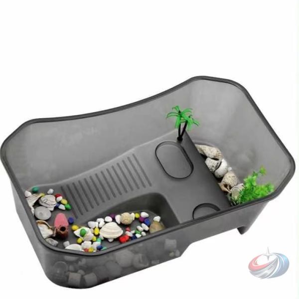 【商品説明】「材　質」：プラスチック「カラー」：ブルー・ブラック「サイズ」：小・中・大・特大（図に参照）「製造国」：中国「排水孔」につきまして、「特大」以外のサイズにはありません