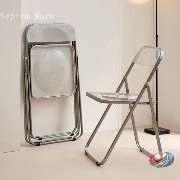 【折り畳みとスタッキングができて省スペース】簡単に折り畳みができるので片付けたい時にもサッと畳んで持ち運べます。 折り畳み時の幅は4.5cmとスリムなので、家具のスキマに収納ができて便利。 また、スタッキングも可能なのでスペースを無駄にしま...