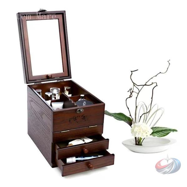 商品詳細:カラー:/画像通りサイズ:/フリーサイズ■商品説明日常からプロ用までご利用いただけるメイクバッグです。片付けに困っていたメイクアイテムがすっきりと収まりかしこく収納?これで忙しい朝のメイク時短につながるかも！パレット類や小瓶、他の...