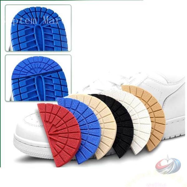 サイズ：8.5×3.8cm、厚さ0.8cm。色：白、黒、牛津色ゴム素材、自由にカットできます，特殊たゴムな、摩耗にたいへん強く、すべり止めにもなります、防水、防汚、強力接着耐摩耗性と柔軟性，柔らかい素材、伸縮性抜群、固いフロアーを歩いても靴...