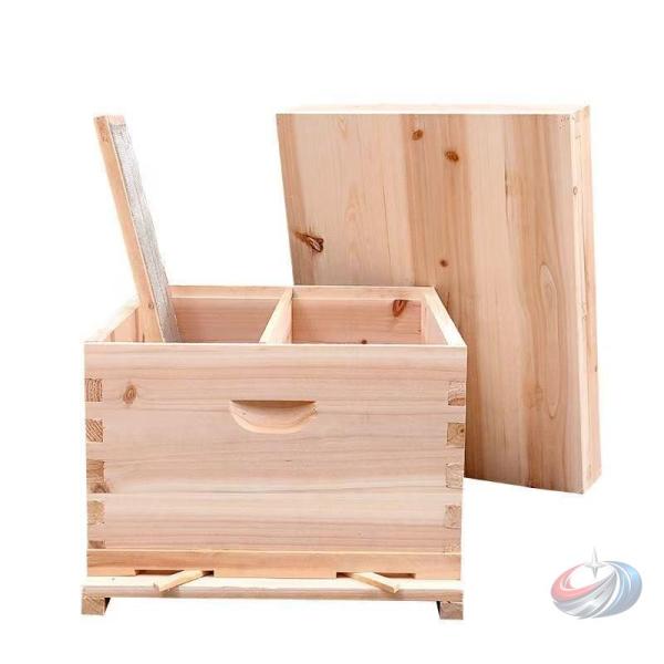 【ハニービーハイブボックス】高品質ディープマウンテンモミ材、高度な高周波乾燥技術により、木材をより徹底的に乾燥させます。 また、木材には防カビ剤処理が施されています。 木の硬度が上がり、湿気がこもらず、虫や細菌の繁殖を防ぐことができます。【...