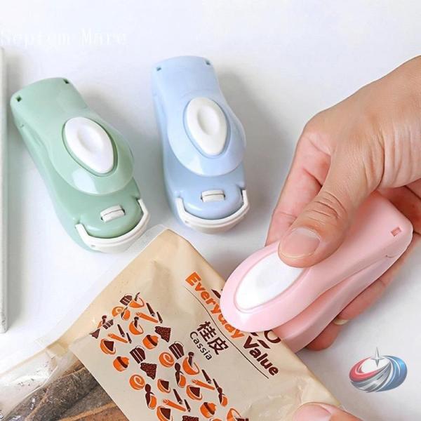 商品詳細：カラー：/A01/A02/A03/A04サイズ：/フリーサイズ対応素材：ポリプロピレン、ポリエチレン、塩化ビニールお手持ちのビニール袋が手軽に密封パックになっちゃいます?しっかり密閉できるので、食べ物などの保存に適です。食べかけの...