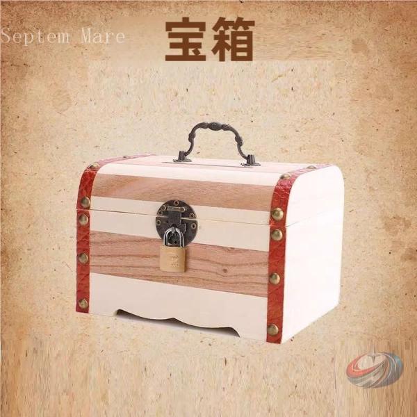 宝箱のようなデザインの貯金箱。上蓋が大きく開くので、小物収納ケースとして使っても。インテリア性のある、貯金箱です。※鍵をつけられる穴が開いていますが、鍵は付属いたしません。【サイズについて】画像をご参照下さい【素材について】ポプラ、エルムほ...