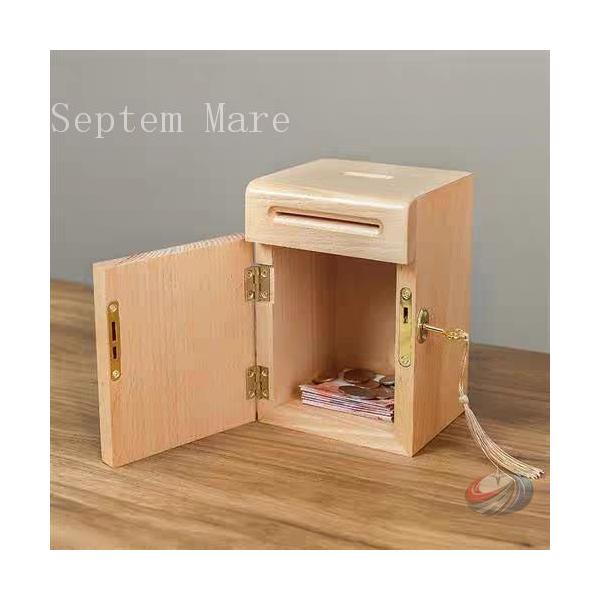 ? 貯金箱の素材：天然木を使用した貯金箱 自然な風合いの木製貯金箱です。 インテリアに。? 貯金箱としてはもちろん、小物やアクセサリーの収納にもお使い頂けます。重厚かつ丈夫な木材を使用しているため、耐久性に優れ、長くご愛用いただけます。? ...