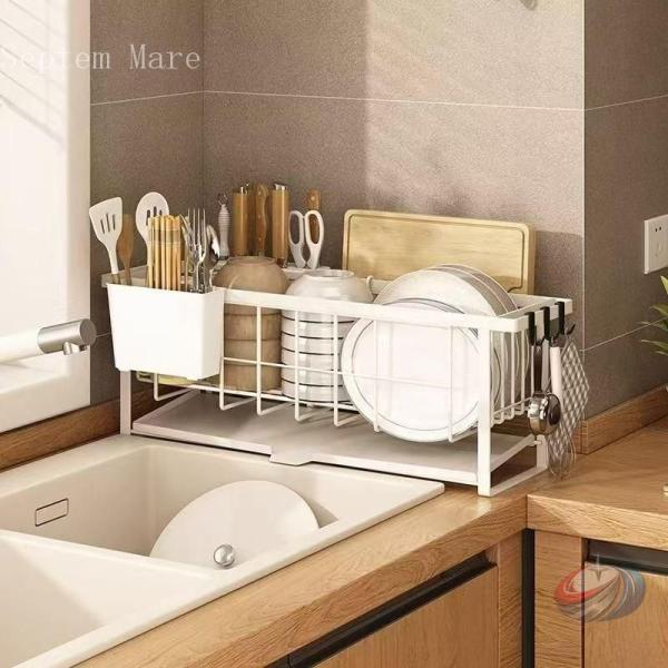 商品：スリム水切りラック 奥行16cm製品詳細最大サイズ：575×210×160mmセット内容：ラック本体・フック3個素材：スチール・PP樹脂コーティング・PE特徴：キッチンの水回りをすっきり・清潔に保つ機能的な水切りかご！スリム設計でどん...