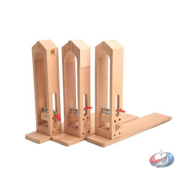 【用途】楽に手をおろせる理想的な高さ43ｃｍで手縫いや刺繍がグッと楽になります。 手縫い作業のとき、革をはさむ道具です。両手を解放し、便利に縫います【材質】天然木材（ブナ木材）、研磨処理を施しており、表面がすべすべで、手触りがよい.手触りの...