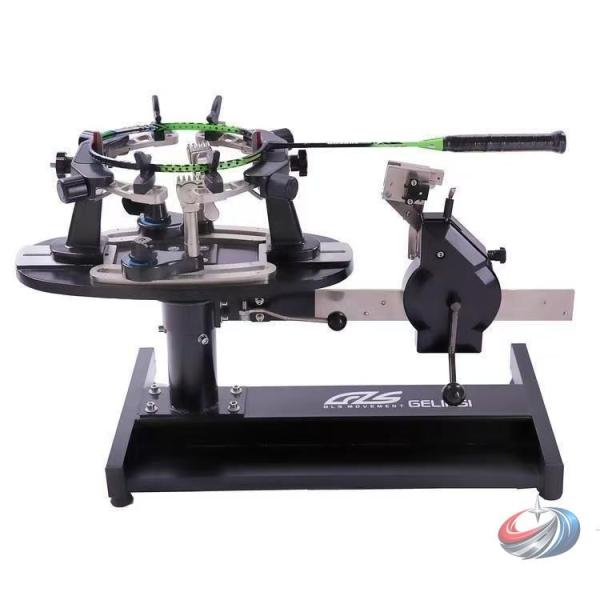 【バドミントン専用手動ストリングマシン】 6 点取り付けシステムと調整可能な V ブレースは、フレームへのストレスを限に抑え、ストリングを張る際のフレームの歪みを軽減するように設計されています。【デスクトップストリングマシン】 超滑らかなレ...