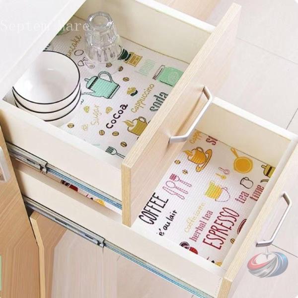 好きなサイズに切って使える食器棚シートです。華やかで可愛らしいデザインなので、キッチンも明るくなりますね?ランチョンマットやタンスシート等としても◎サイズについて画像をご参照ください。素材についてポリエチレン、他カラーについて生産ロットによ...