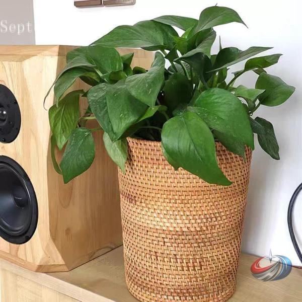 落ち着いた雰囲気の大型ラタン バスケット雑貨や子供のおもちゃなどを雑に入れても、インテリアの雰囲気を損なわないおしゃれなバスケット。ランドリーバスケットや観葉植物の鉢カバーなど、アイデア次第でいろいろ使えて便利なマルチバスケットです。たっぷ...