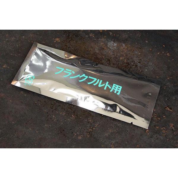 １本ずつ袋詰めになっていて、2ｍの使い切りタイプなので便利です。 口金のノズルに移しやすいように、ビニールのチューブが付いています。 天然の豚腸ですので、プリッとした歯ざわりや風味をお楽しみいただけます。  ★ポイント★塩漬けになっているの...