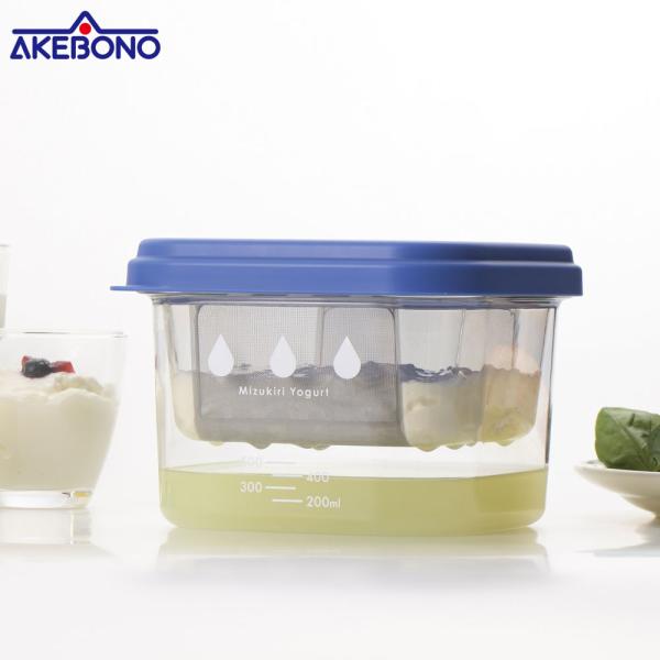 ■品名水切りヨーグルトができる容器 大 ST-3002■サイズ171×171×124mm / 約363g■容量目安約1000gのヨーグルト■材質フタ,水切りザル：ポリプロピレン（耐熱温度120℃／耐冷温度−20度）容器：耐熱AS樹脂（耐熱温...