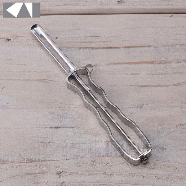 ■品名貝印　セレクト100 I型ピーラー■型番000DH3001■サイズ179×33×11mm■材質刃：ステンレス刃物鋼本体：18-8 ステンレススチール■重量約 54g■製造貝印■生産国中国■商品説明丸い物をむくのに最適な縦型タイプのピー...