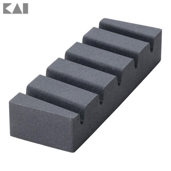 ■品名面直し用砥石 AP2475■サイズ179×59×32mm■重量425g■材質黒色炭化ケイ素（#220）■製造元貝印■生産国日本■商品説明砥石の面を平らに擦り直す研削用砥石です。砥石の角落としにも使用できます。包丁を研ぐと砥石は必ず凹む...