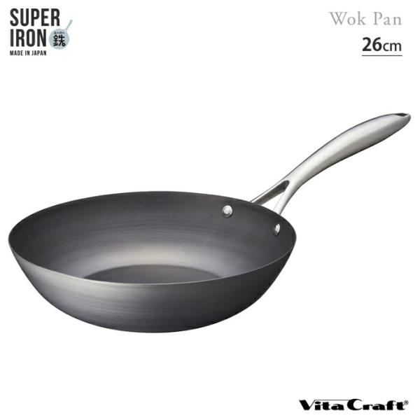 ■品名スーパー鉄 ウォックパン 26cm NO.2011■サイズ内径26.0cm、深さ7.2cm、底径16.0cm板厚1.6mm■重量約1049g■材質本体:鉄(窒化加工)、ハンドル:ステンレススティール■対応熱源ガス、IH(電磁調理器)■...