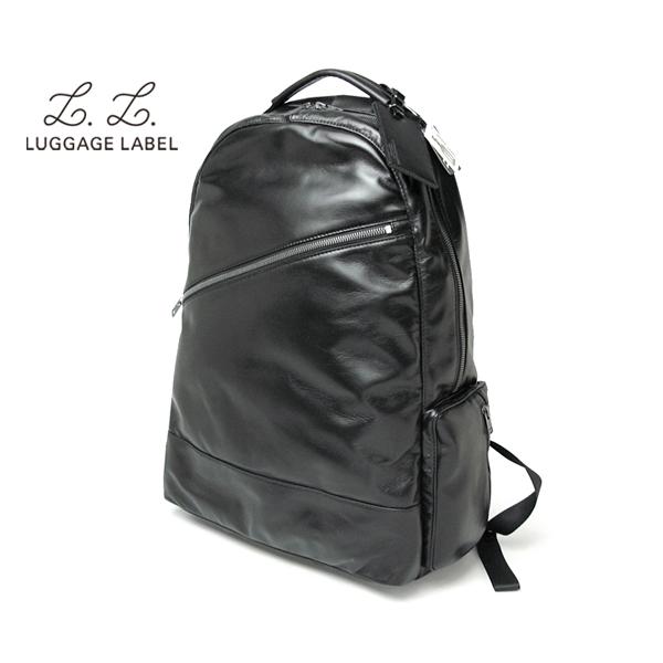 直線と曲線をバランスよく組み合わせすっきりと洗練されたルックスのデイパック。やや大きめの現代風のサイジングも絶妙でカジュアルだけでなく、スーツスタイルなどにもしっくりとはまります。外側前面には底に50mmのマチ付きのジップポケットが取り付け...