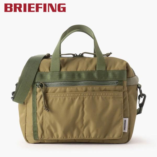 MA-1ジャケットの腕にあるユーティリティポケットをデザインアイコンにしたシリーズ。MA-1は、地上から高空へ飛ぶ際に経験する温度差を考慮したもので、中綿が入ったナイロンで防寒製を確保しつつ、動きやすさを担保したジャケットで、MA-1を表す...