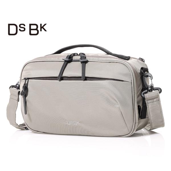 UTILITY（機能性）よりUSABILITY（使いやすさ）を。都市生活や日常生活で使わない機能は全て削ぎ落とし、使いやすさをとことん重視して開発された新生DSBKです。超耐久撥水加工「ダントツ撥水」を施した高密度ナイロンツイル素材を使用し...