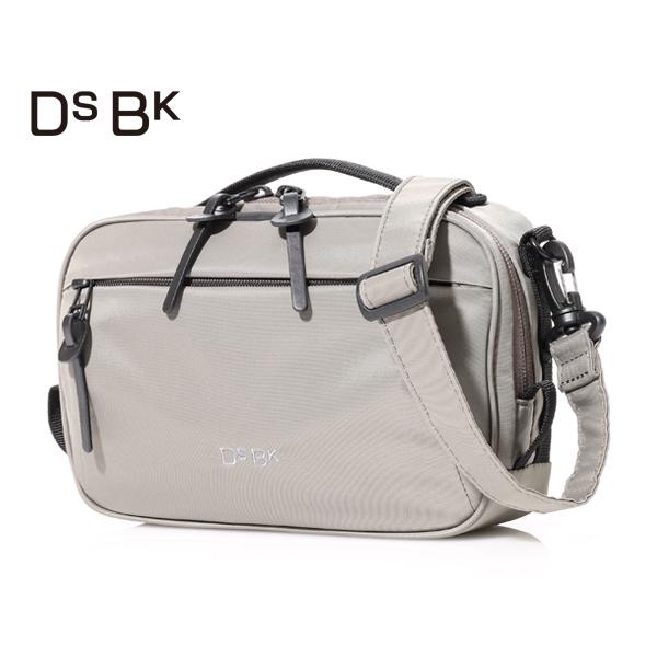 UTILITY（機能性）よりUSABILITY（使いやすさ）を。都市生活や日常生活で使わない機能は全て削ぎ落とし、使いやすさをとことん重視して開発された新生DSBKです。超耐久撥水加工「ダントツ撥水」を施した高密度ナイロンツイル素材を使用し...
