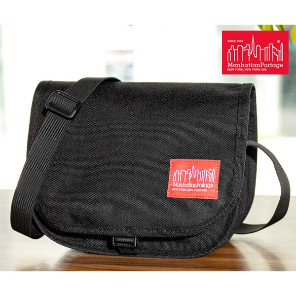 ブランド創成期に存在していた通称“DJバッグ”を彷彿とさせるニューショルダーバッグが登場。レトロでクラシックな雰囲気を醸す、フラップデザイン＆ラウンド型の形状が特徴。小振りな見た目ながらも収納力の高い、デイリーユースに最適な逸品です。　・開...