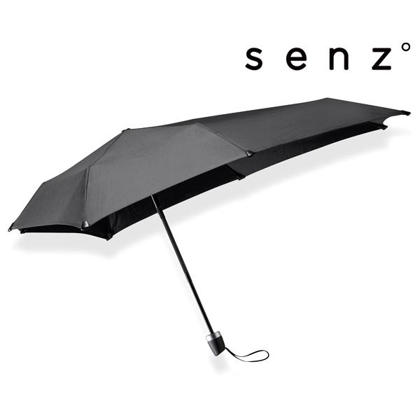 2006年デルフト工科大学の3人のオランダ人学生から、持続可能性を最も重要な原則として生まれた「senz umbrellas」。発売以来数多くの国際デザイン賞を受賞し、ハイストリートの定番となっています。丈夫で実用的、そして激しい雨や風、明...