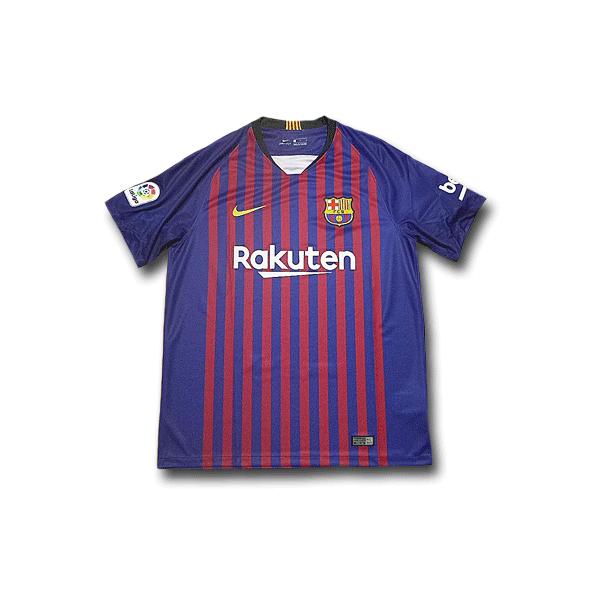 【店長の雑感】伝統的なブラウグラナの定番デザインと思われがちですが、細身で均等なストライプデザインはこれまでほとんど見られなかったものです。ブルーのベースに10本のレッドストライプは、バルセロナの10の行政区を表していると言われています。カ...