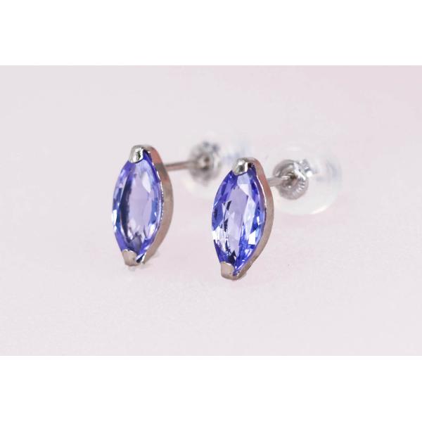 タンザニアの夕暮れ時の夜空のような、様々な色彩が混ざり合う美しい宝石、タンザナイトタンザナイトの美しさを存分に楽しむことが出来るマーキスカットを施しました。角度によって見える色が変わるタンザナイトタンザナイトは12月の誕生石、角度によって色...