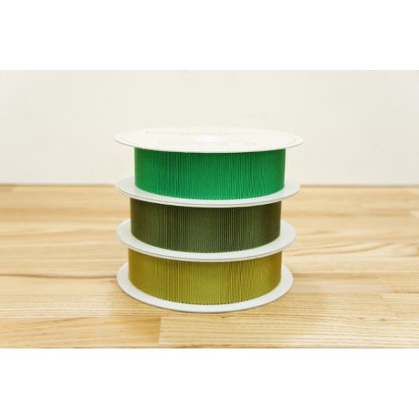 しっかりとした厚みと織りの、高品質グログランリボン。カラーバリエーション　51色　↓↓↓※数量の記入欄にご希望のｍ数をご記入の上ご注文ください。※色目によっては品切れの場合もございますのでご了承下さい。品質：ポリエステル100%サイズ（巾）...