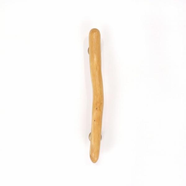 自然素材のあたたかみのある素朴さと美しさを感じる、そしてどこかかわいい流木木工雑貨です。先端が丸く 途中ゆるやかに曲がる枝の流木、ふっくらやさしい雰囲気があります。枝には小さな点のような枝跡が数個のみで、ふくらみなどがないシンプルできれいな...
