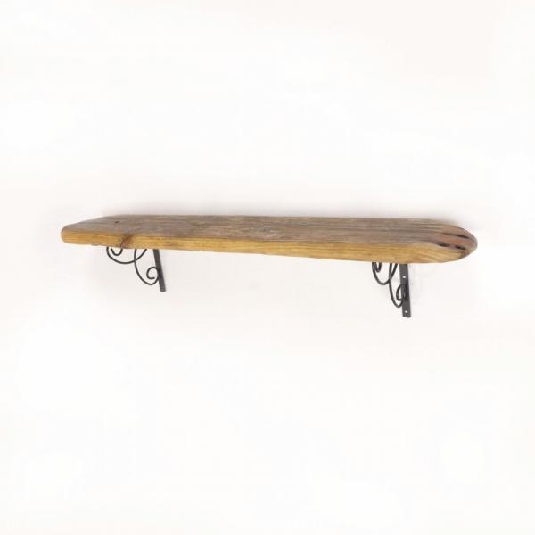 自然素材のあたたかみのある素朴さと美しさを感じる、そしてどこかかわいい流木木工雑貨です。角丸の板流木、おだやかな木目が横に流れ、その中にポツポツと丸い木の節が流れをさえぎります。流木には、両端に釘穴が縦に並び、うち1つ 右奥の釘は刺さったま...